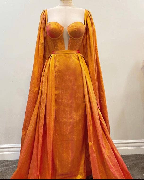 Voici à quoi ressemble la créatrice de mode, Sarah Hambly, des robes du ...